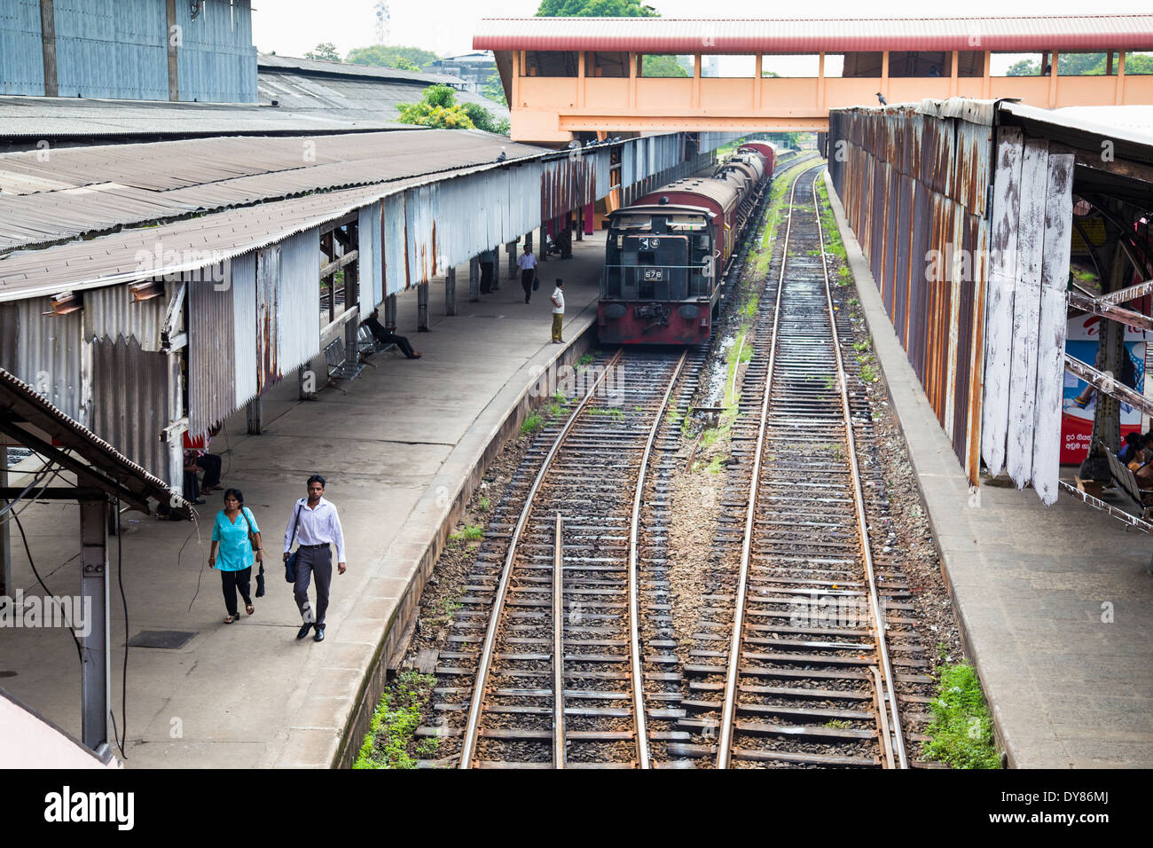 Train station in Colombo, Sri Lanka Stock Photo - Alamy