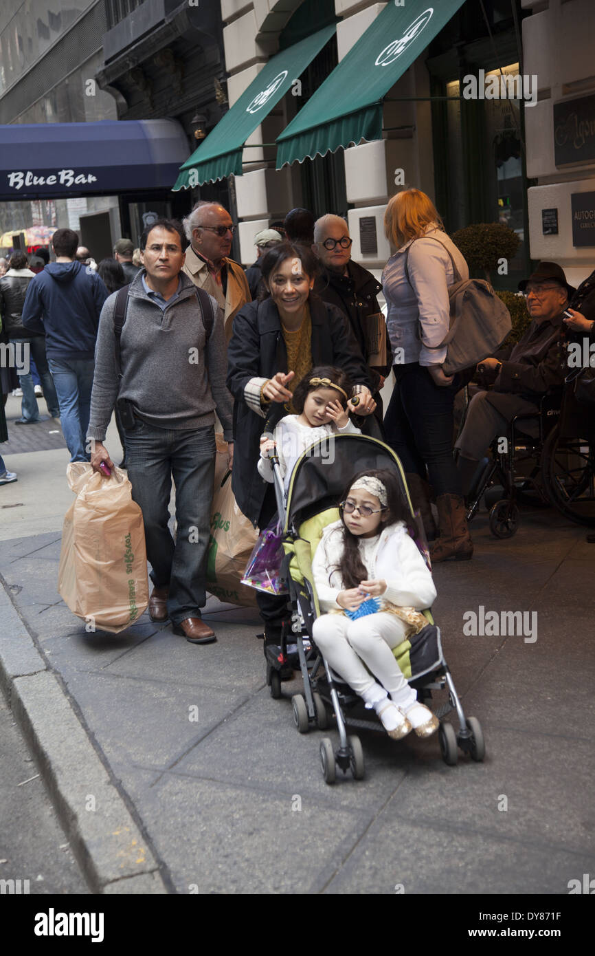Parents with two young children visiting New York City. Midtown ...