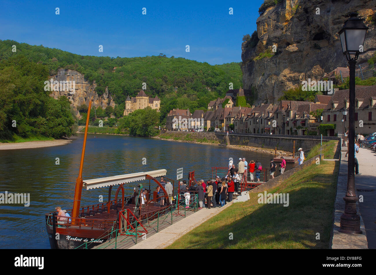 La Roque Gageac, Perigord, River Dordogne, Dordogne River, Tourist boat ...