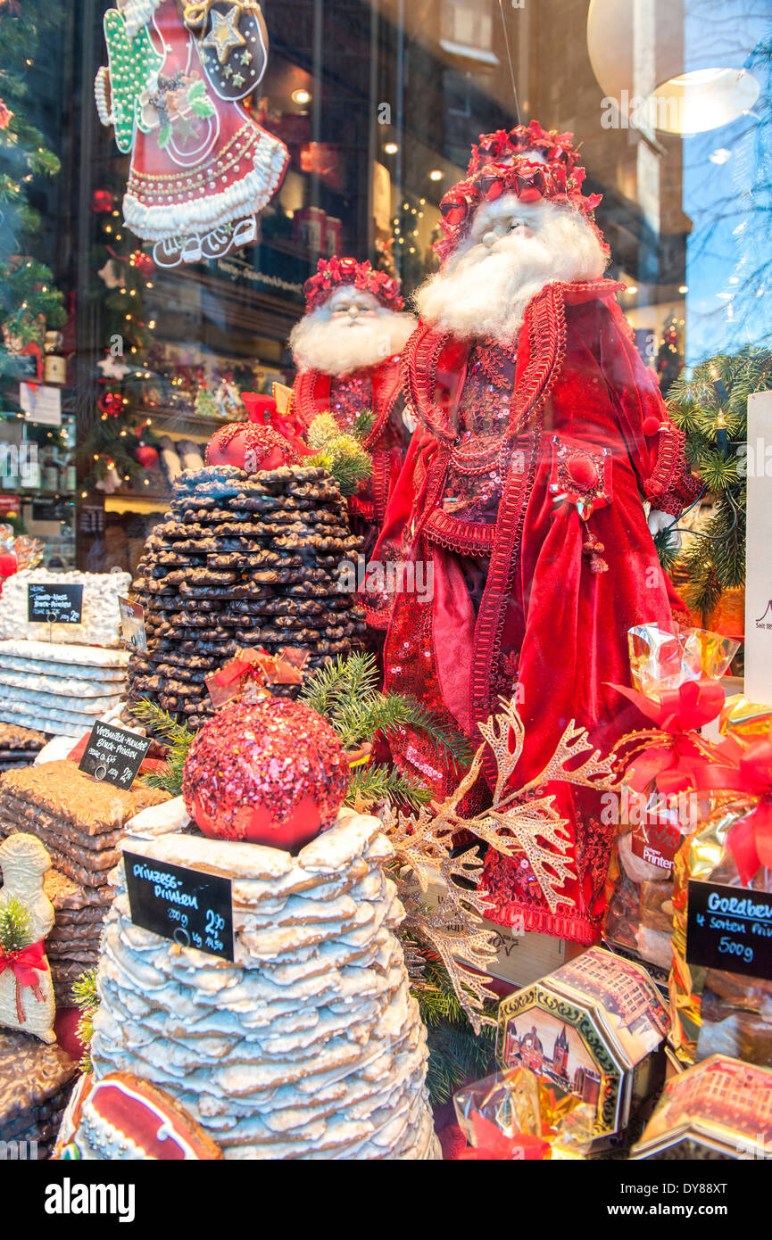 Aachener Printen holiday baked goods, window display, Christmas market ...