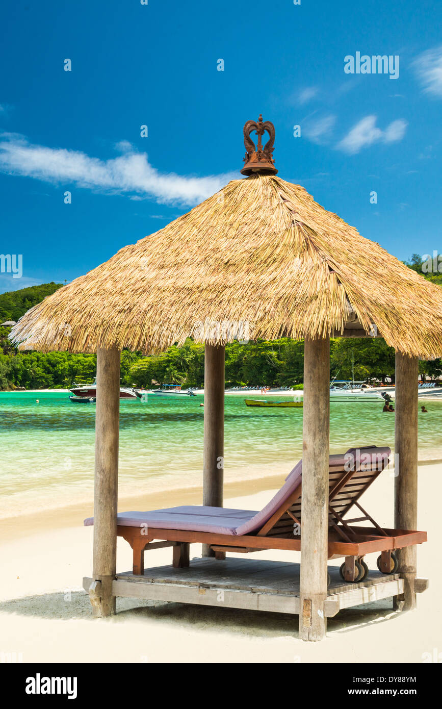 beach beds with roof and turquoise sea Stock Photo - Alamy