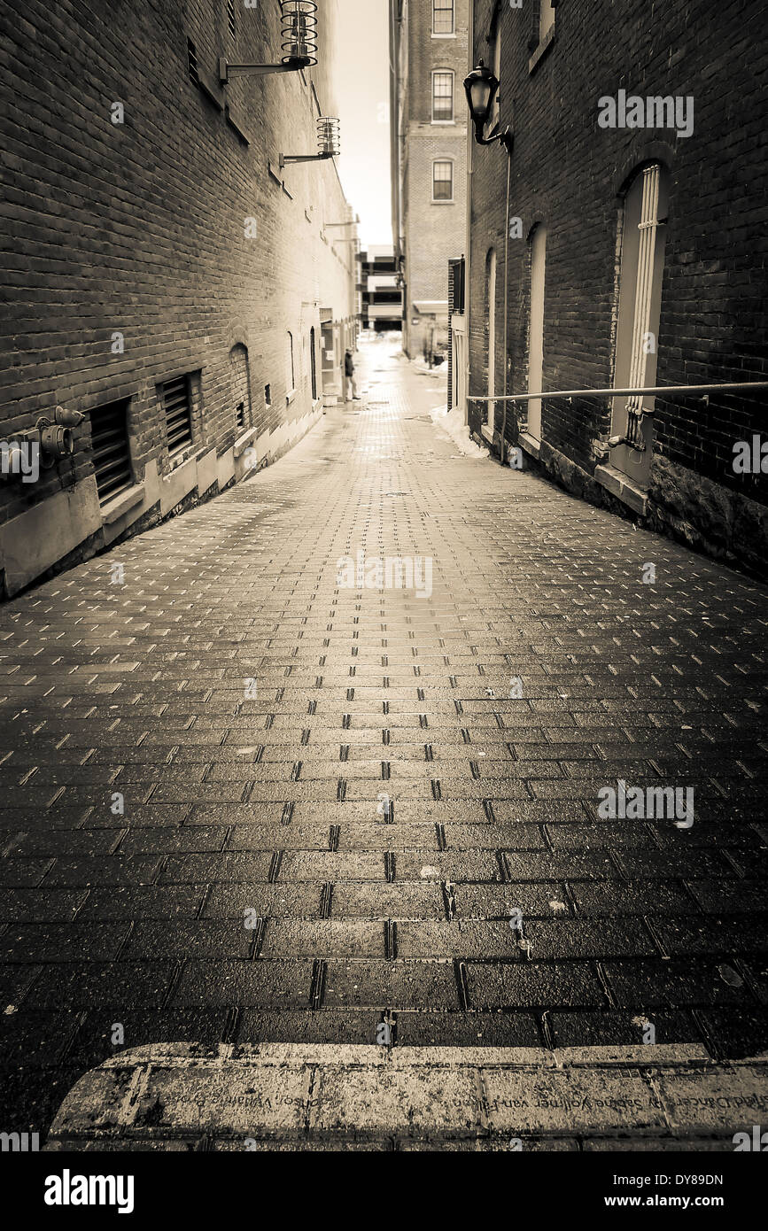 Looking down into alley hi-res stock photography and images - Alamy