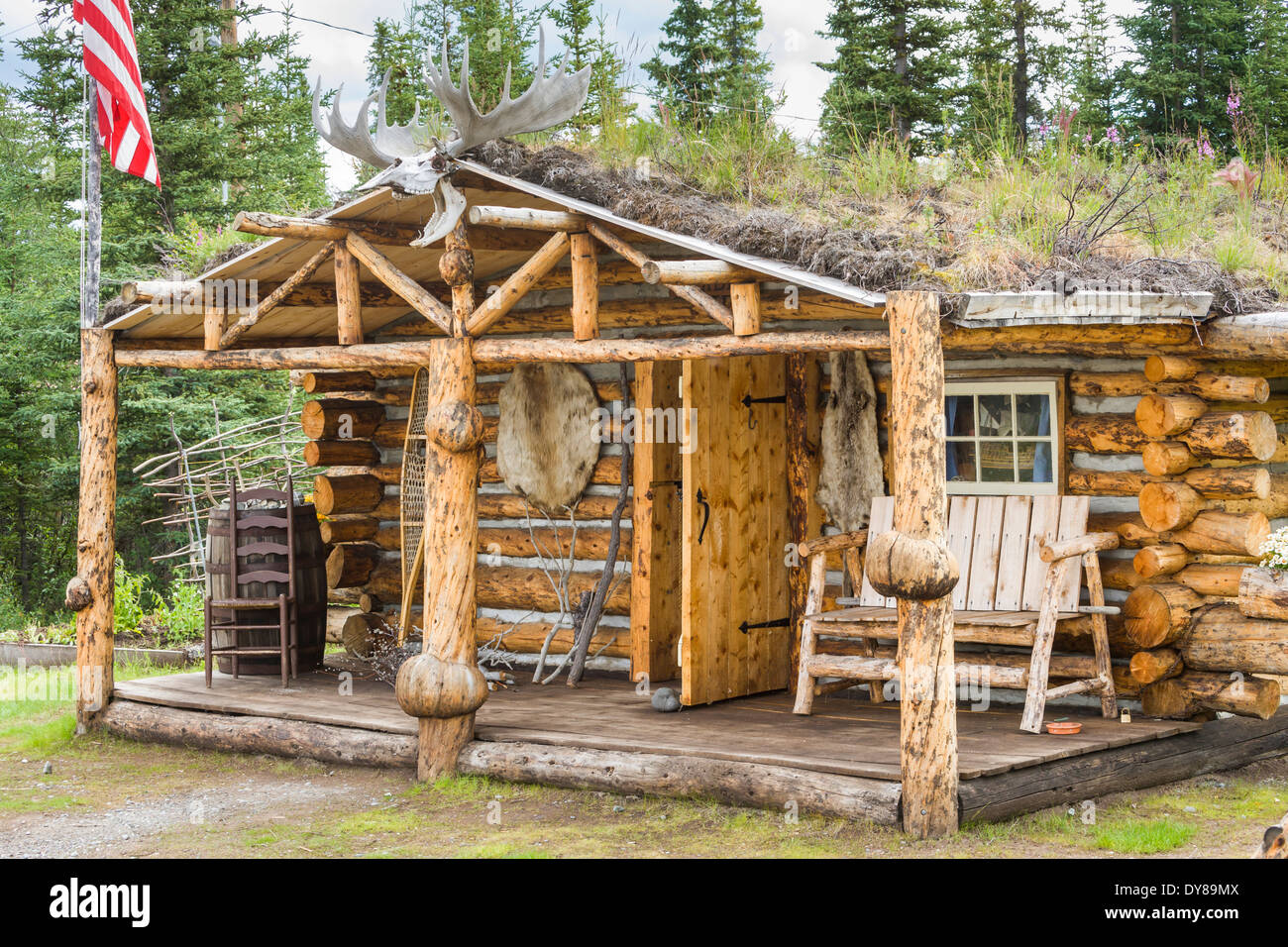 Rustic log cabin hi-res stock photography and images - Alamy