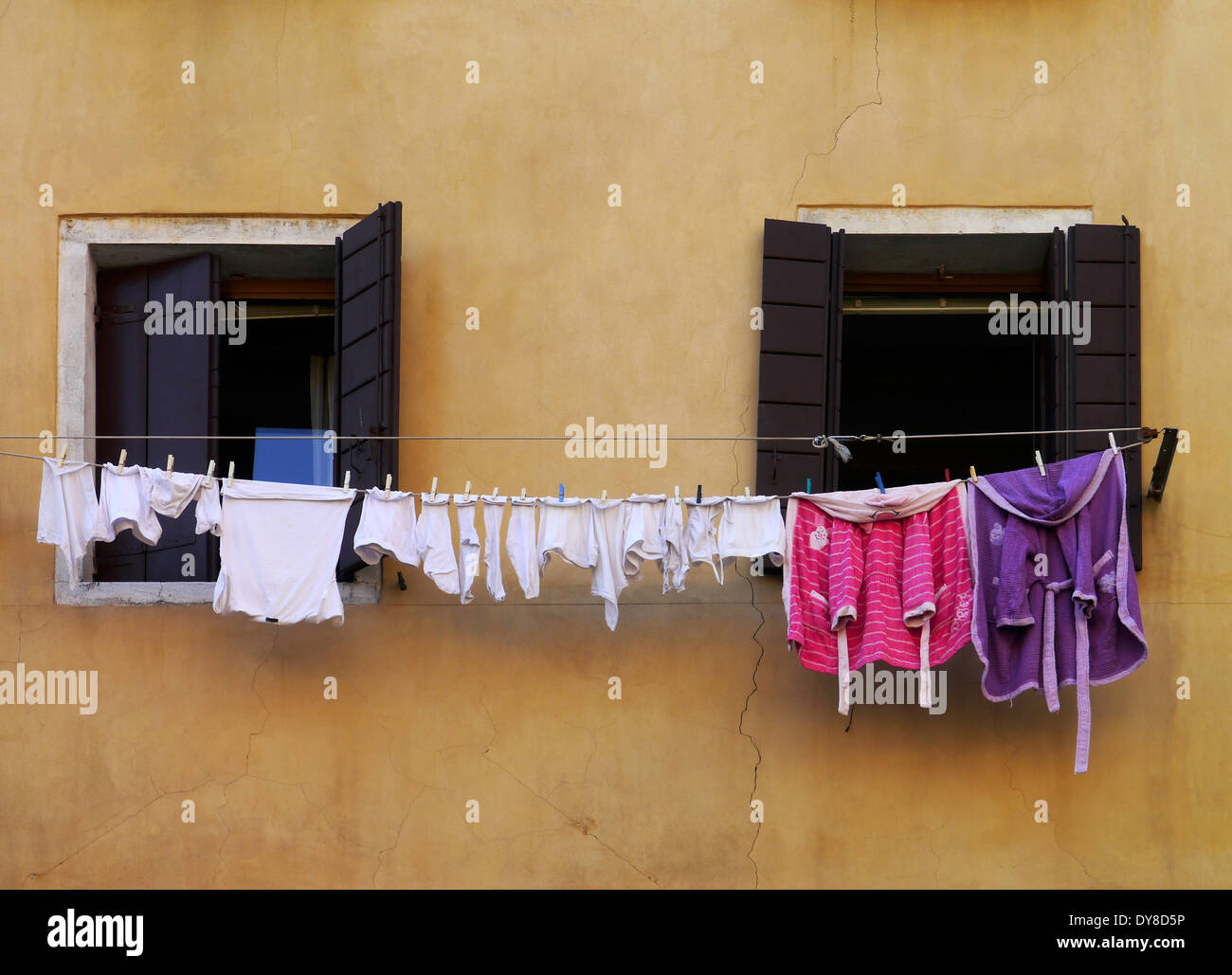 Washing on the line hi-res stock photography and images - Alamy