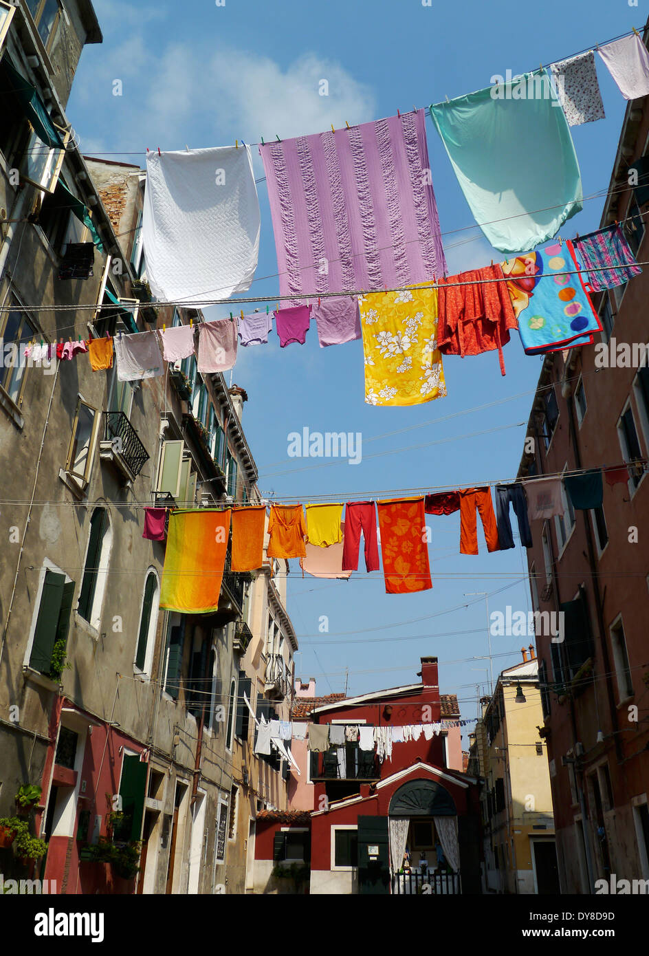 Washing on the line hi-res stock photography and images - Alamy