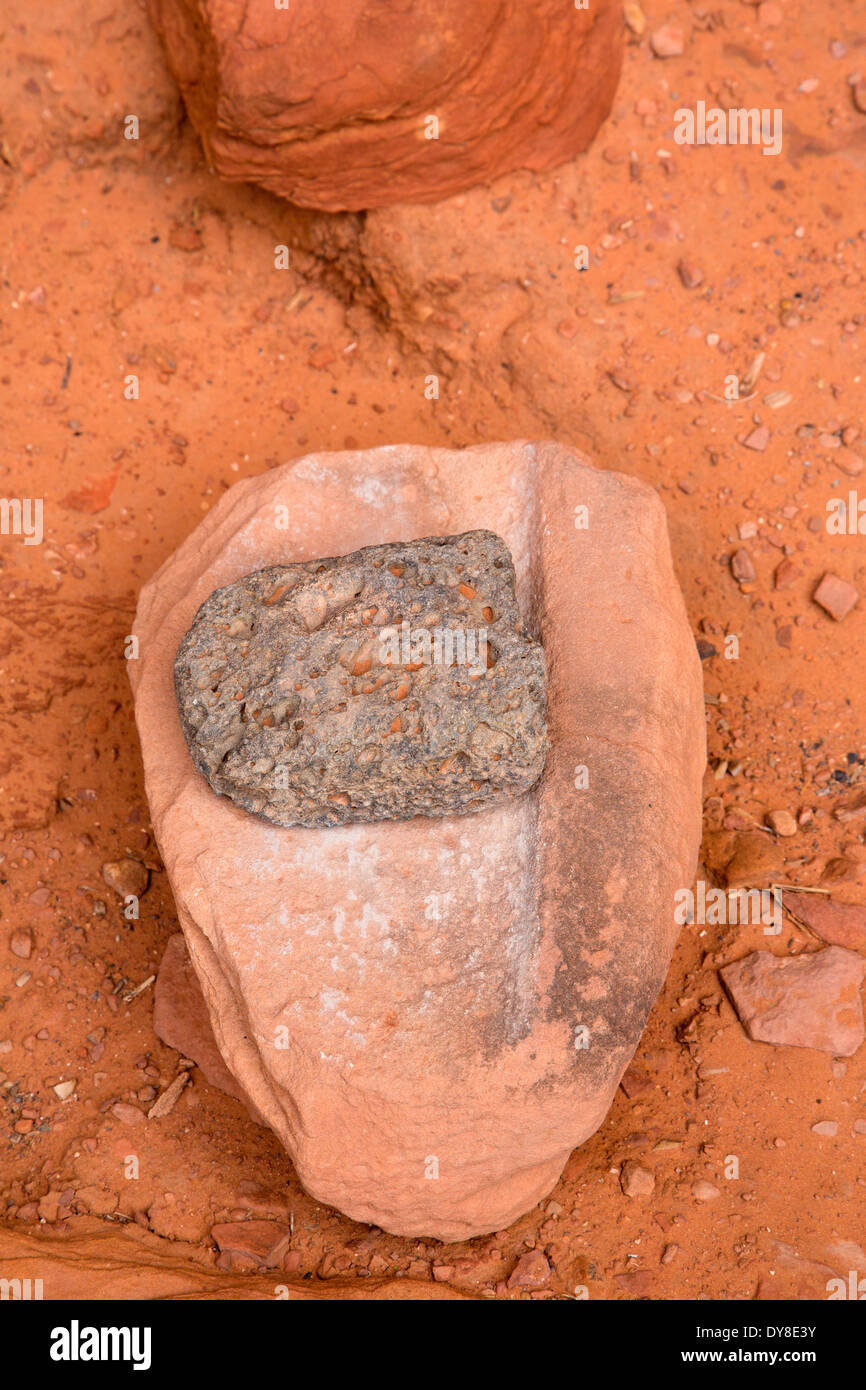 Mano metate sinagua hi-res stock photography and images - Alamy