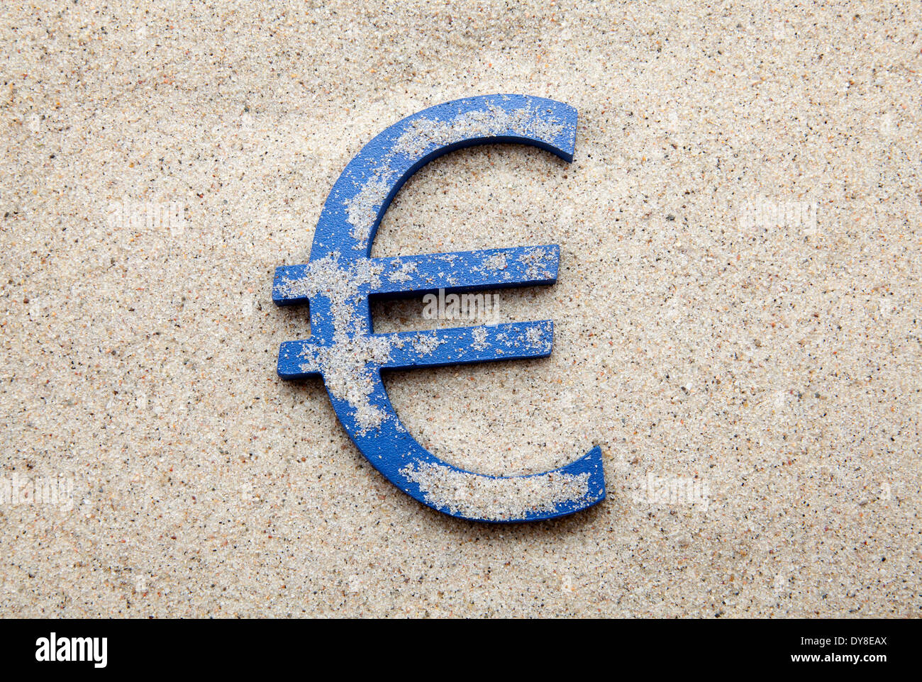 Blue euro symbol in the sand Stock Photo - Alamy