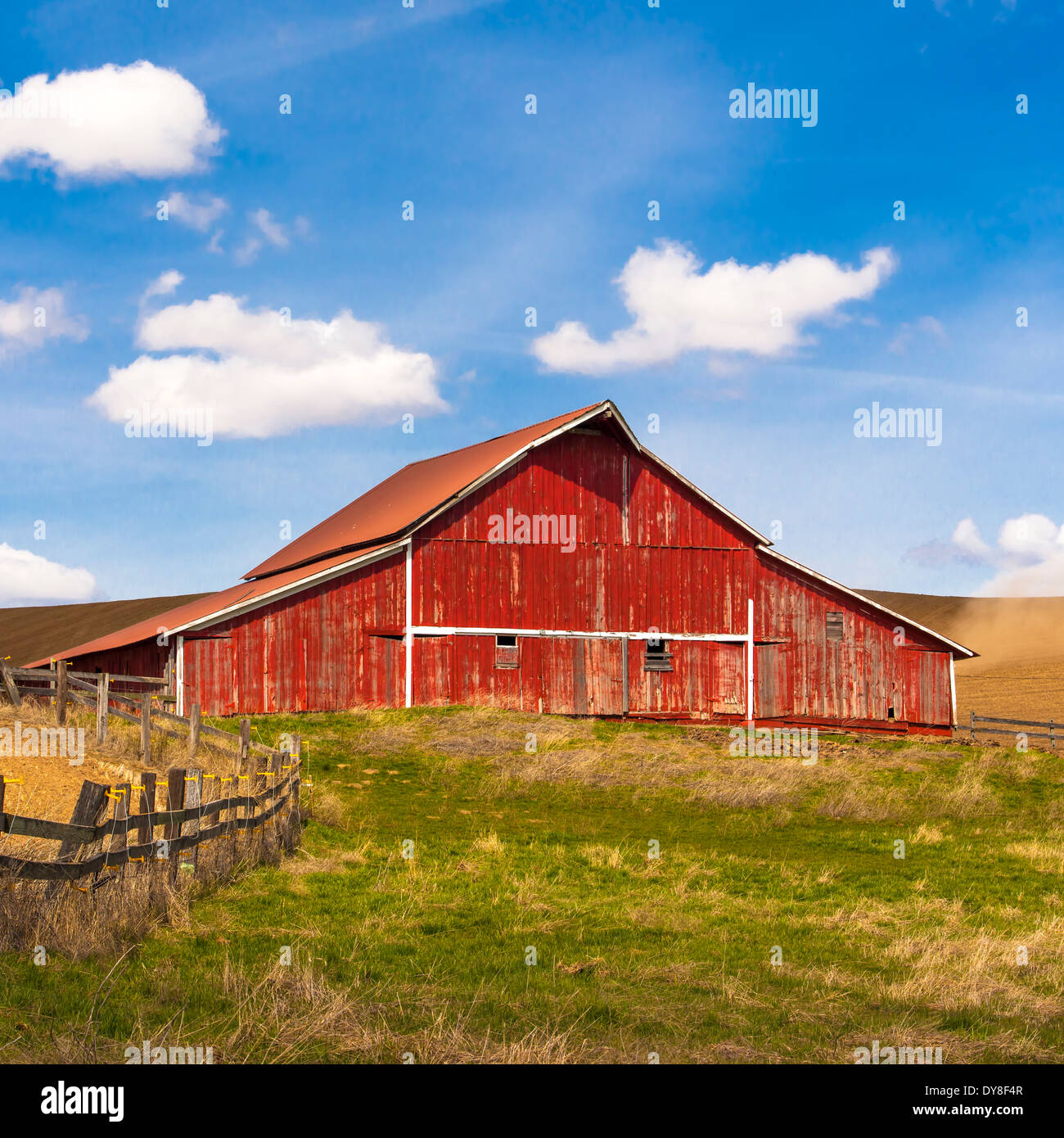 Bright red barn on clear day Stock Photo - Alamy