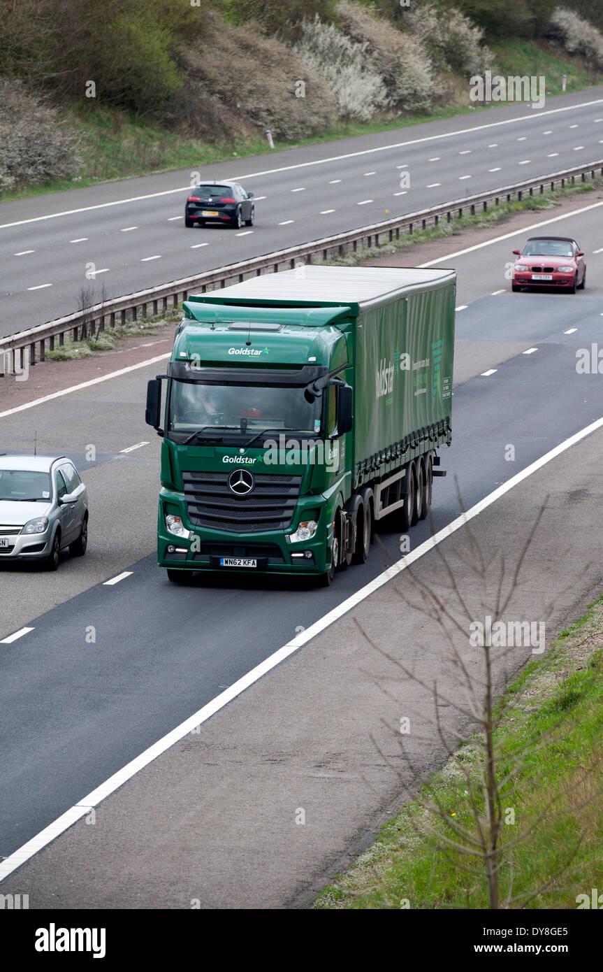 Articulated lorry on m40 motorway hi-res stock photography and images ...