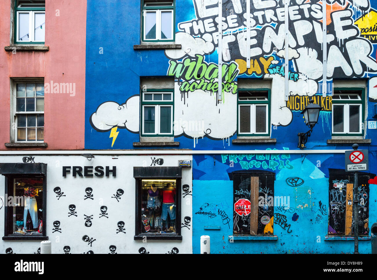 Ireland, Dublin, shops of the Temple Bar quarter Stock Photo - Alamy