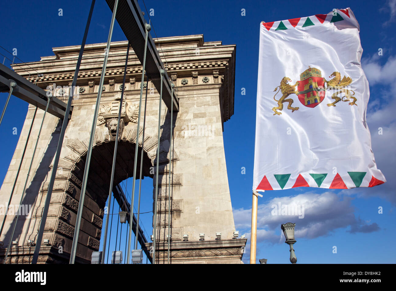 Bridge royal crest hi-res stock photography and images - Alamy