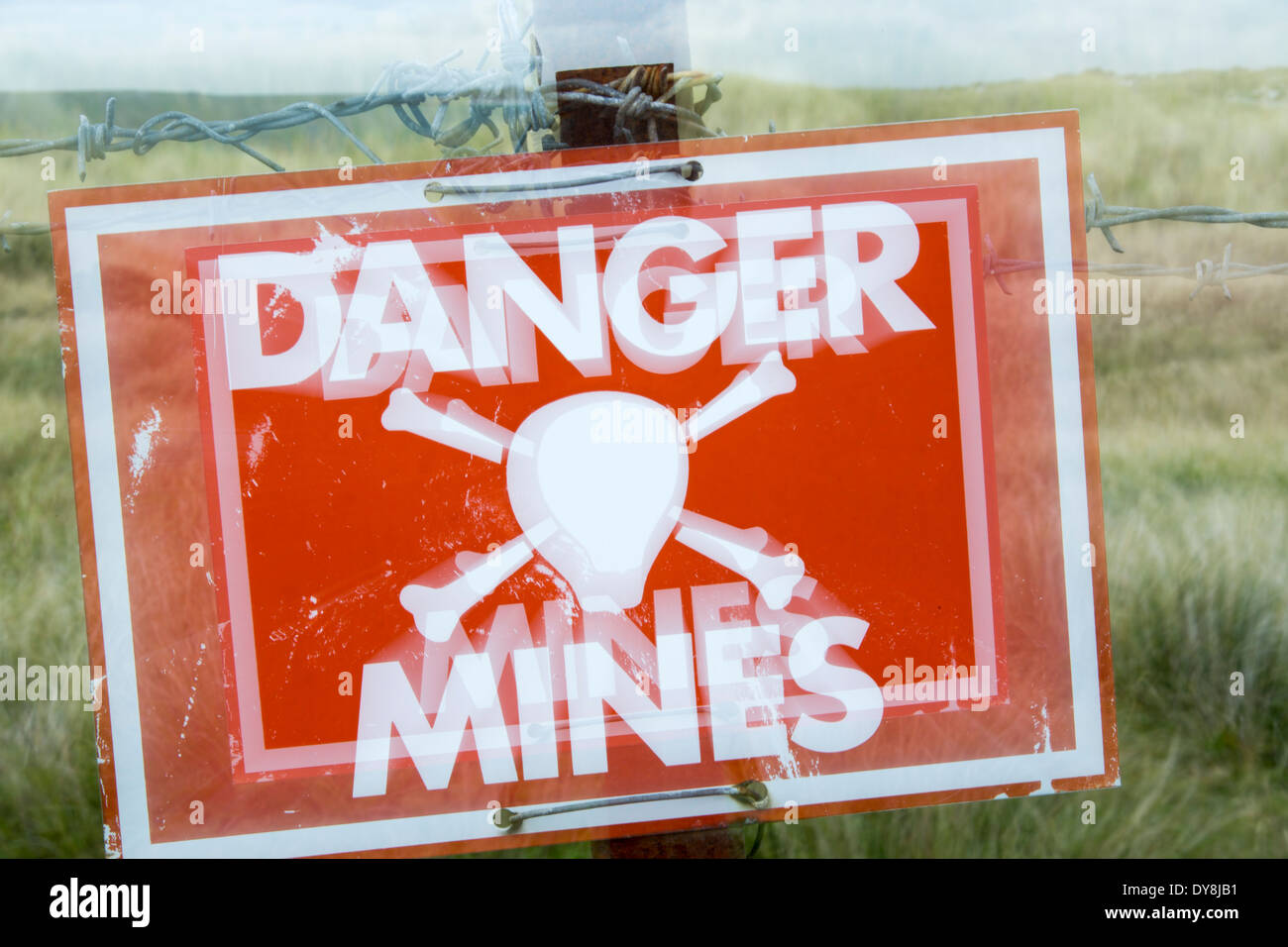 Skull and cross bones danger mine sign hi-res stock photography and ...