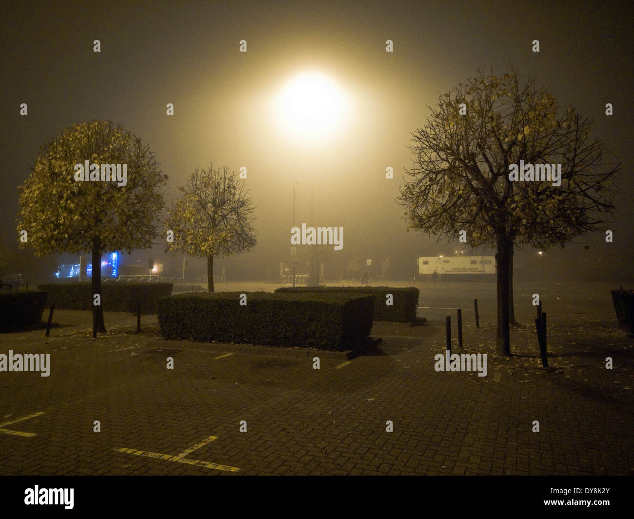 London mist night hi-res stock photography and images - Alamy