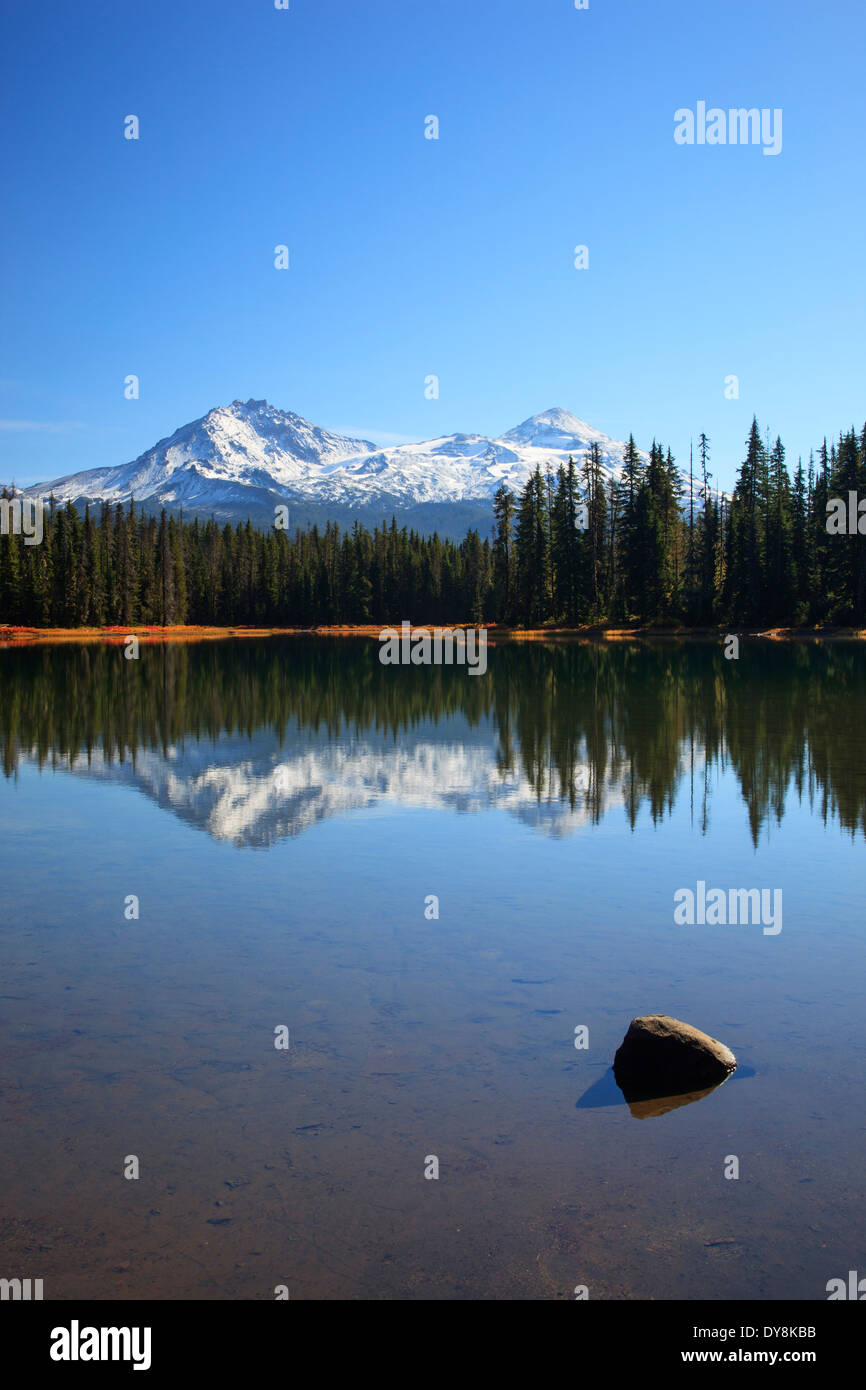 USA, Oregon, Willamette National Forest, Scott Lake with North and ...