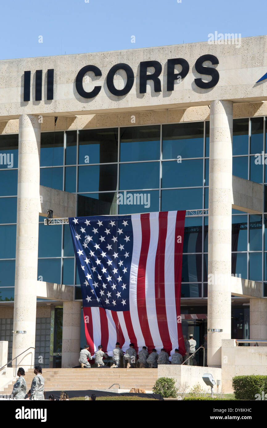 Team building soldiers hi-res stock photography and images - Alamy