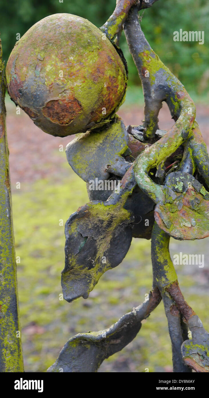 Derelict gate hi-res stock photography and images - Alamy