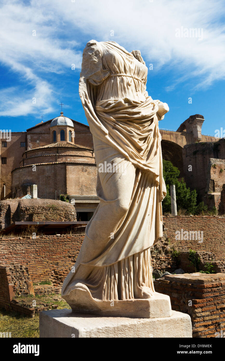 Headless sculpture hi-res stock photography and images - Alamy