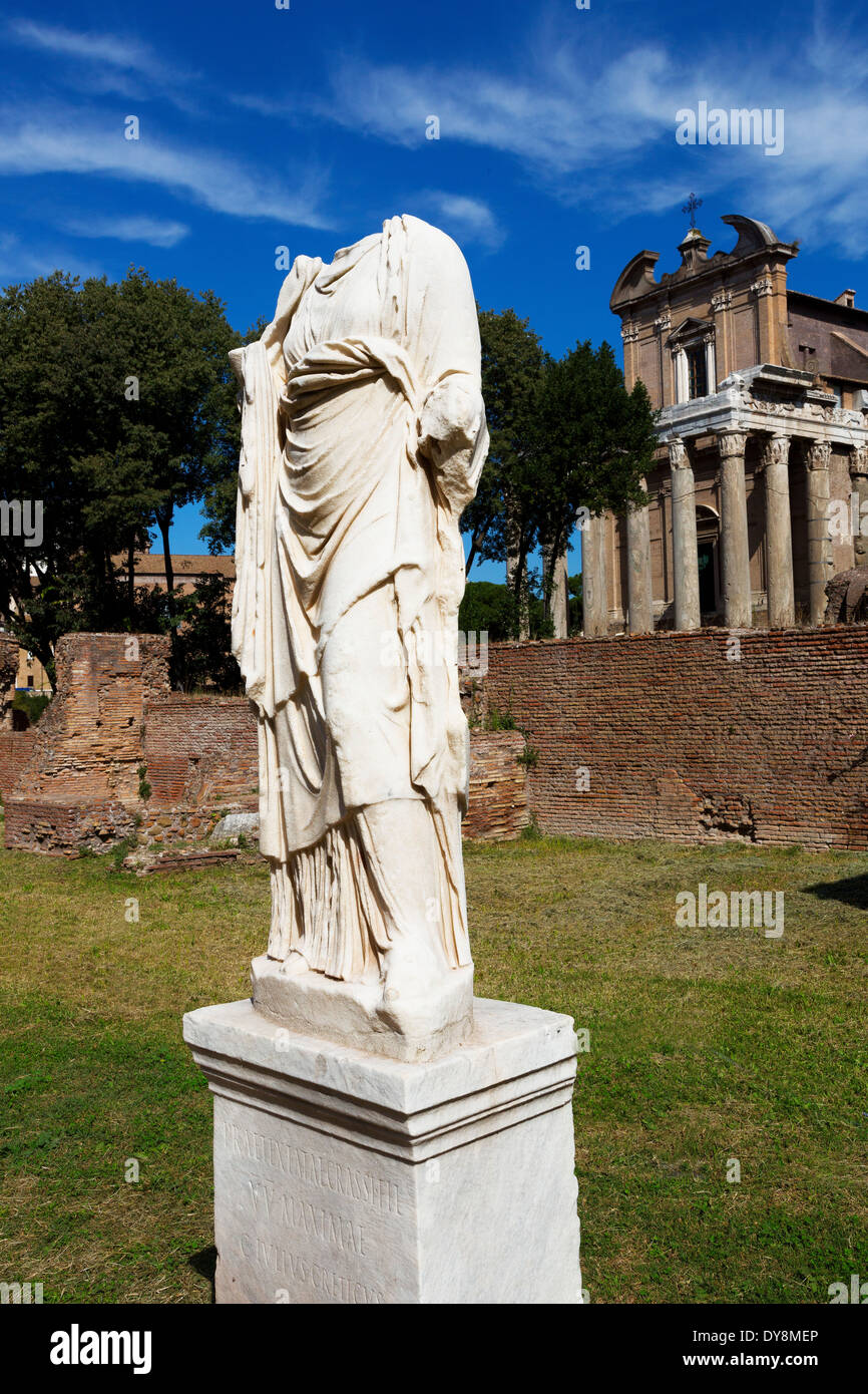 Headless sculpture hi-res stock photography and images - Alamy