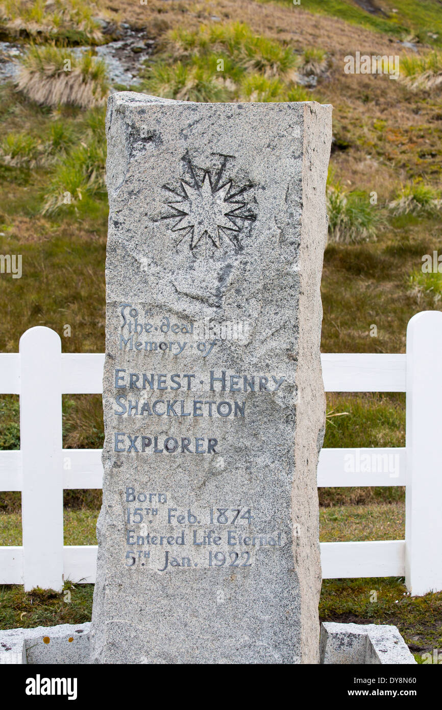 Grave of ernest shackleton hi-res stock photography and images - Alamy