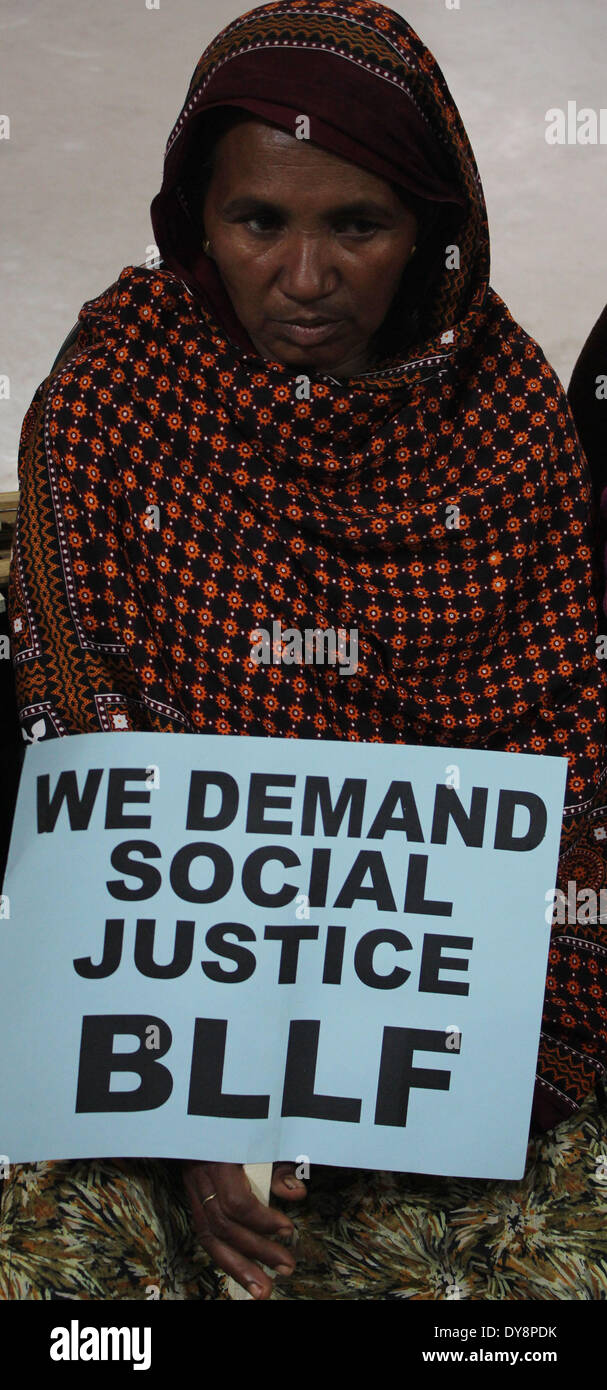 Lahore, Pakistan. 9th April, 2014. Pakistani kiln laborers demand ...