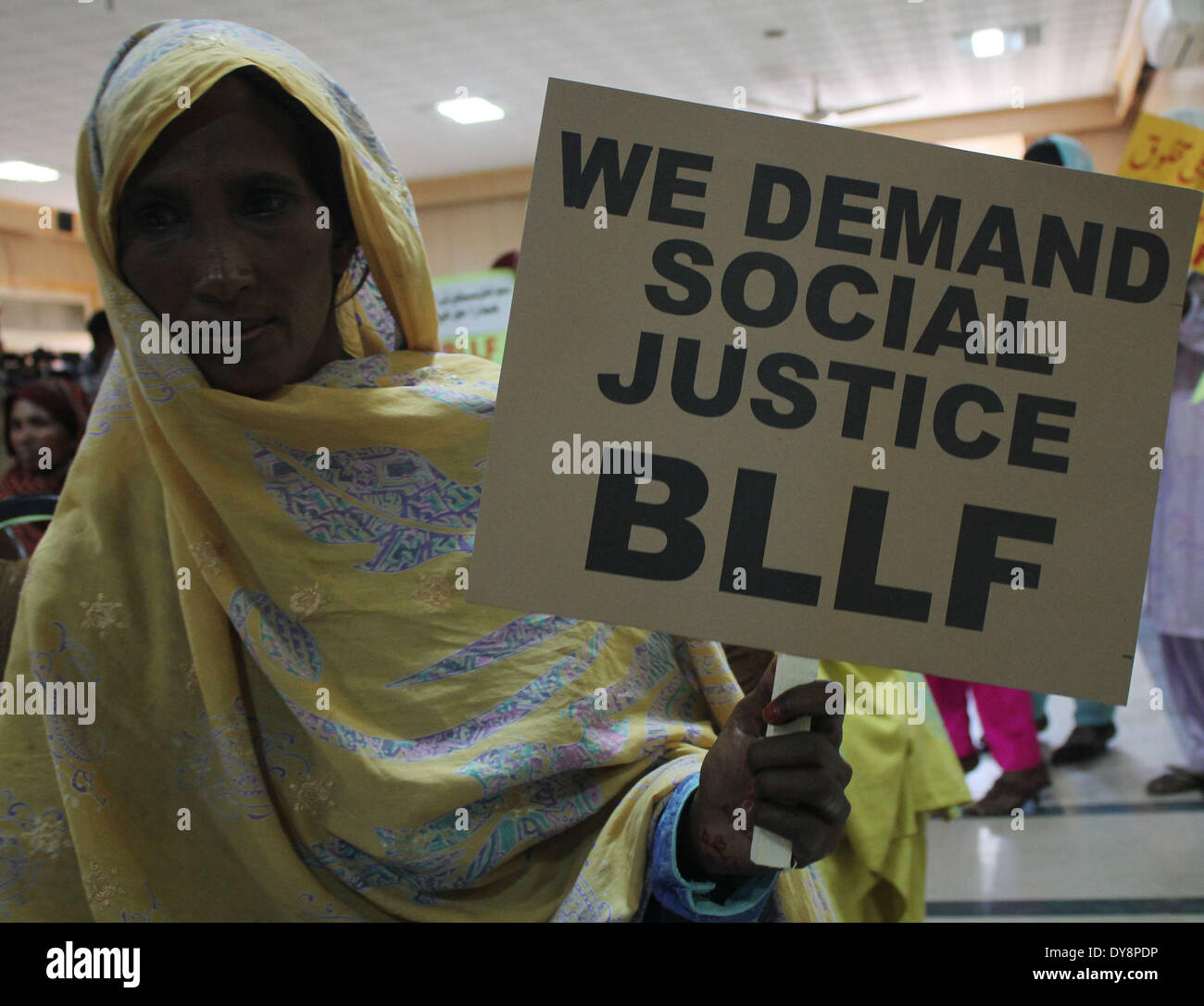 Lahore, Pakistan. 9th April, 2014. Pakistani kiln laborers demand ...