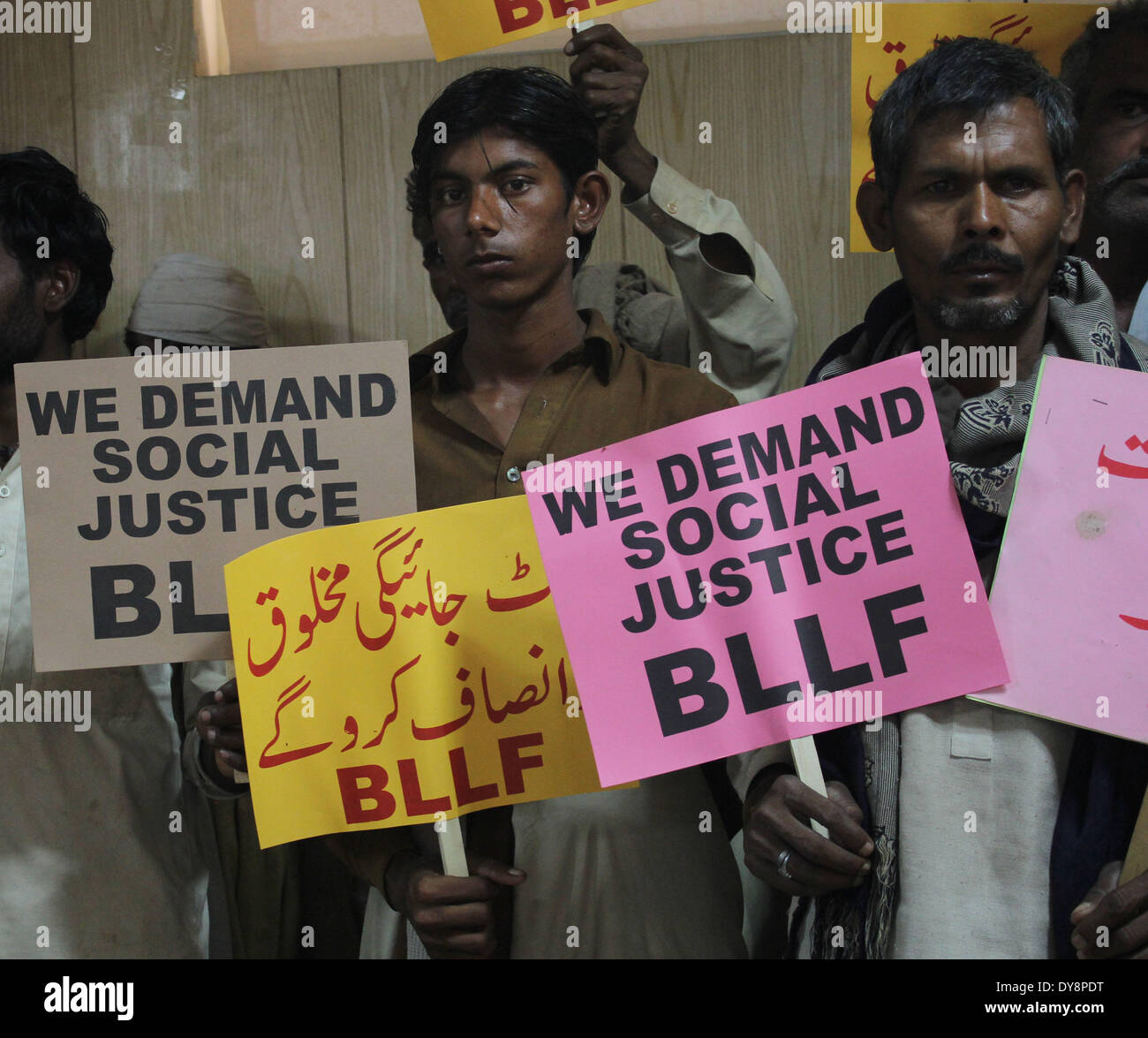 Lahore, Pakistan. 9th April, 2014. Pakistani kiln laborers demand ...