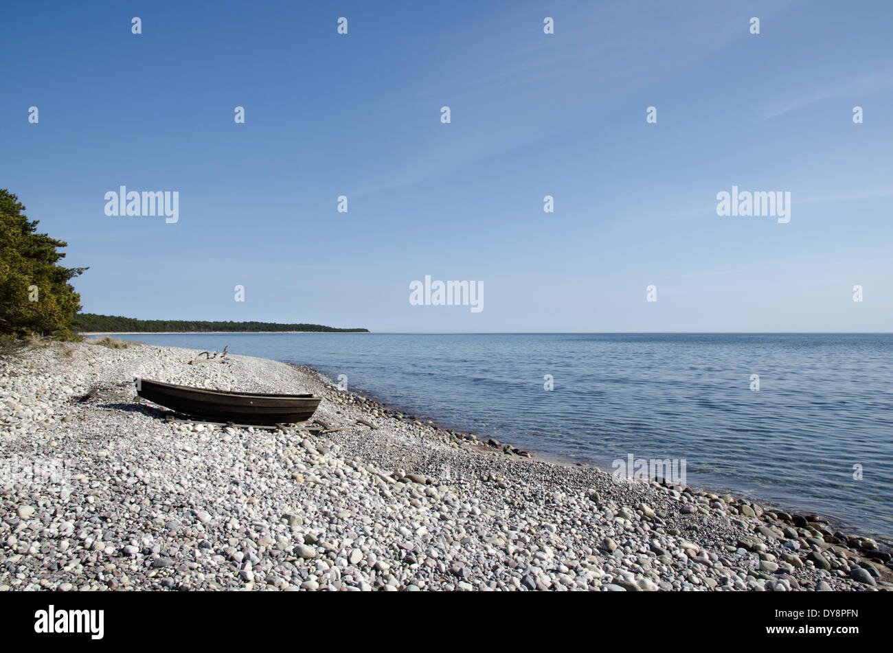 Beached row boat hi-res stock photography and images - Alamy