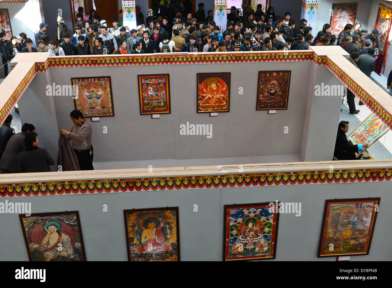 Lhasa, China's Tibet Autonomous Region. 10th Apr, 2014. Visitors view ...