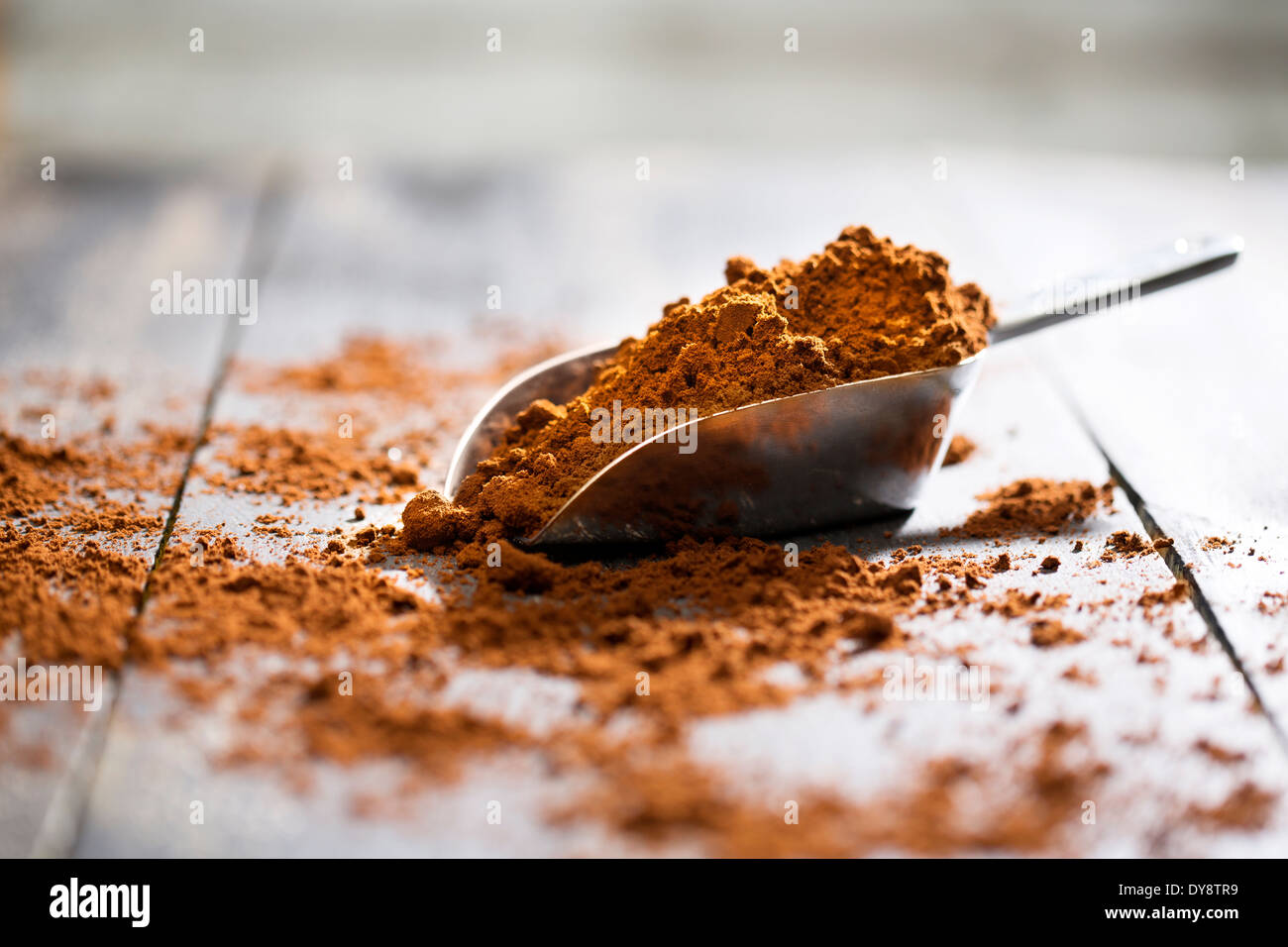 Metal shovel of coffee powder on wood Stock Photo - Alamy