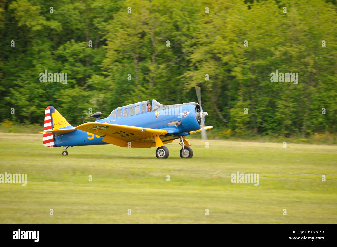 T6 texan plane hi-res stock photography and images - Alamy