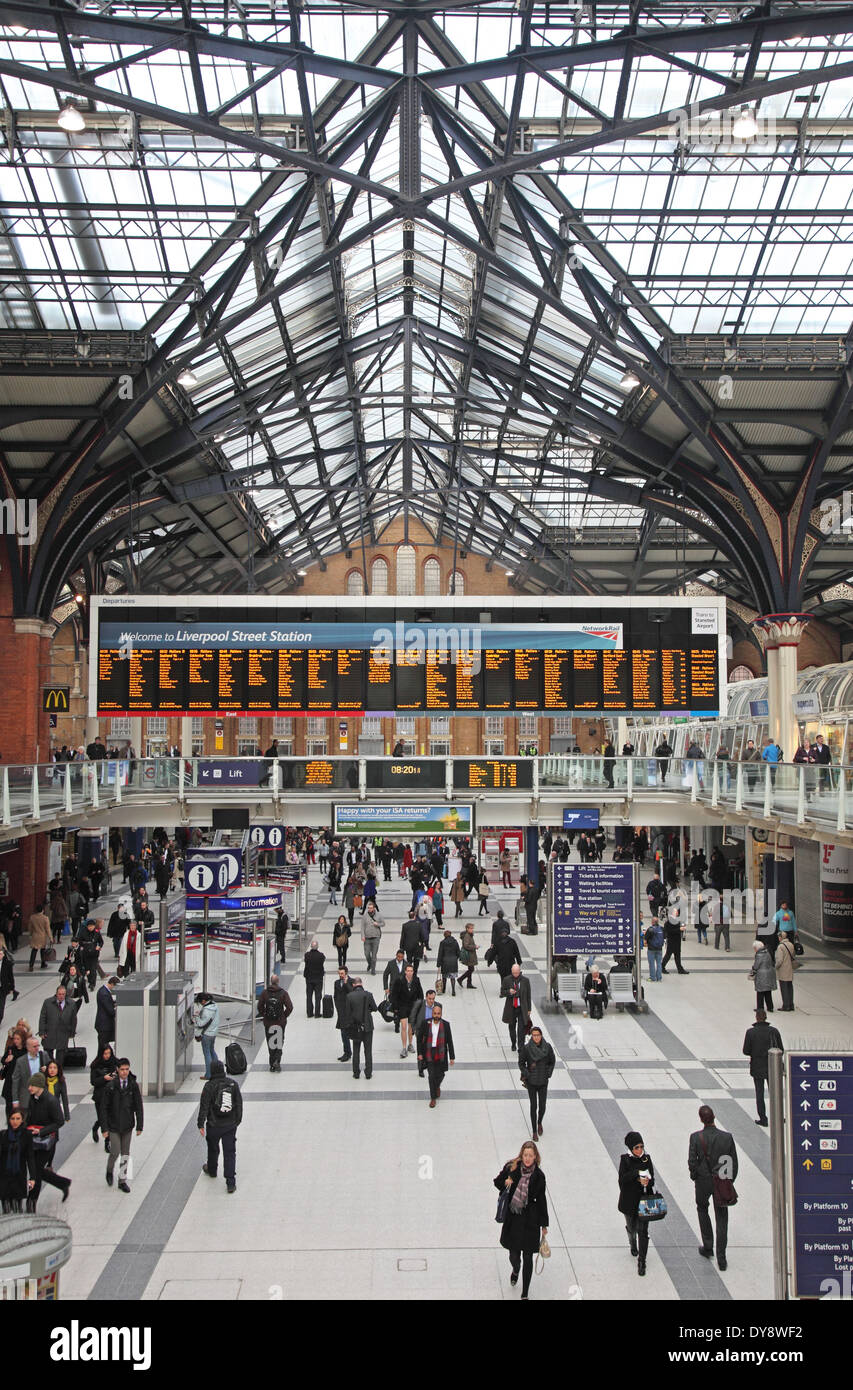 Station concourse liverpool street hi-res stock photography and images ...