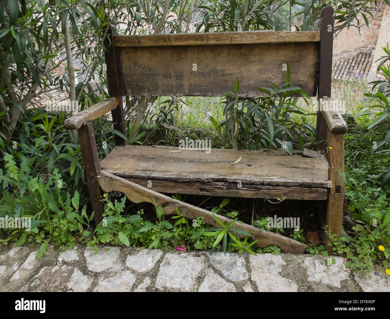 Rotten bench hi-res stock photography and images - Alamy