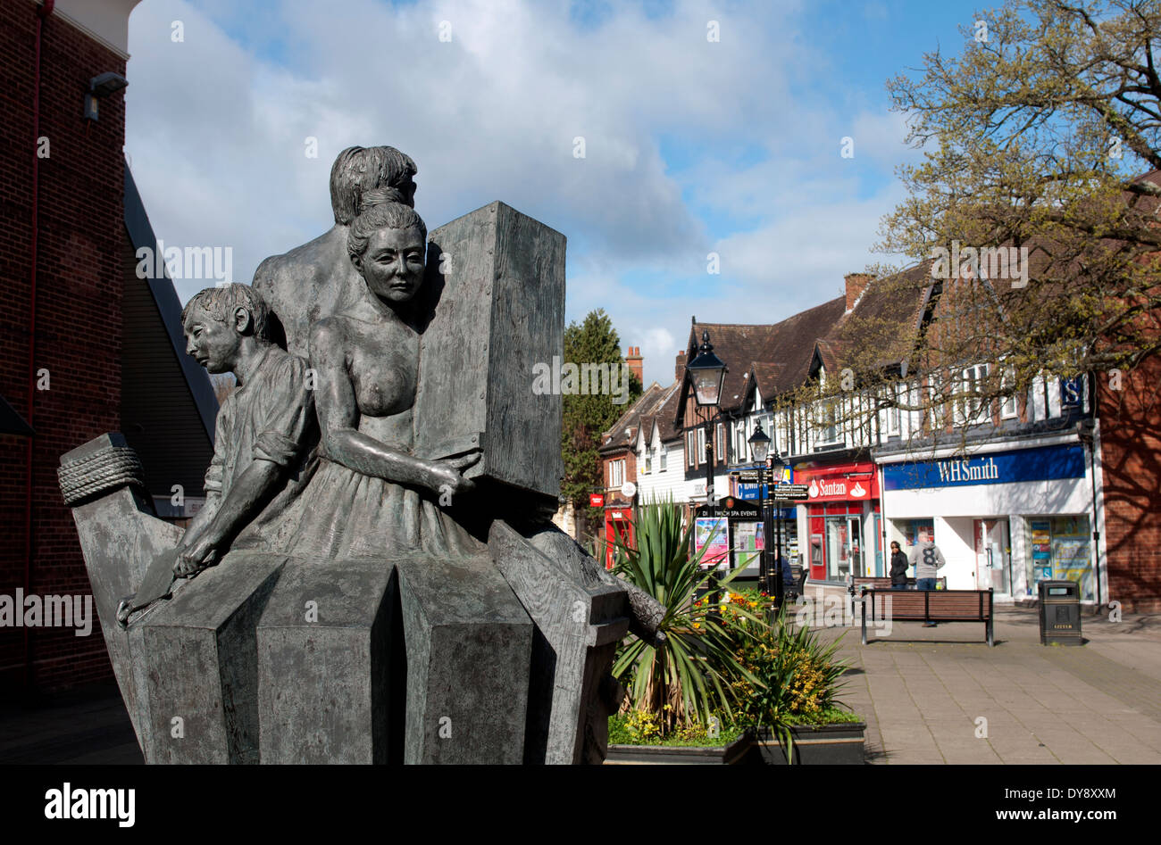 The Saltworkers statue and Victoria Square, Droitwich Spa ...
