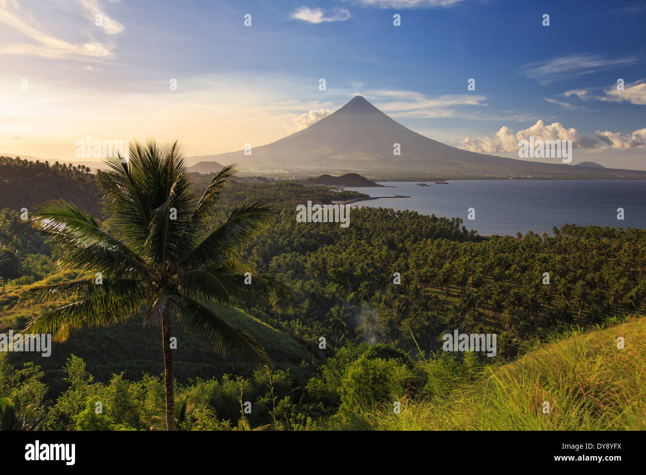 Philippines, Southeastern Luzon, Bicol, Mayon Volcano Stock Photo - Alamy