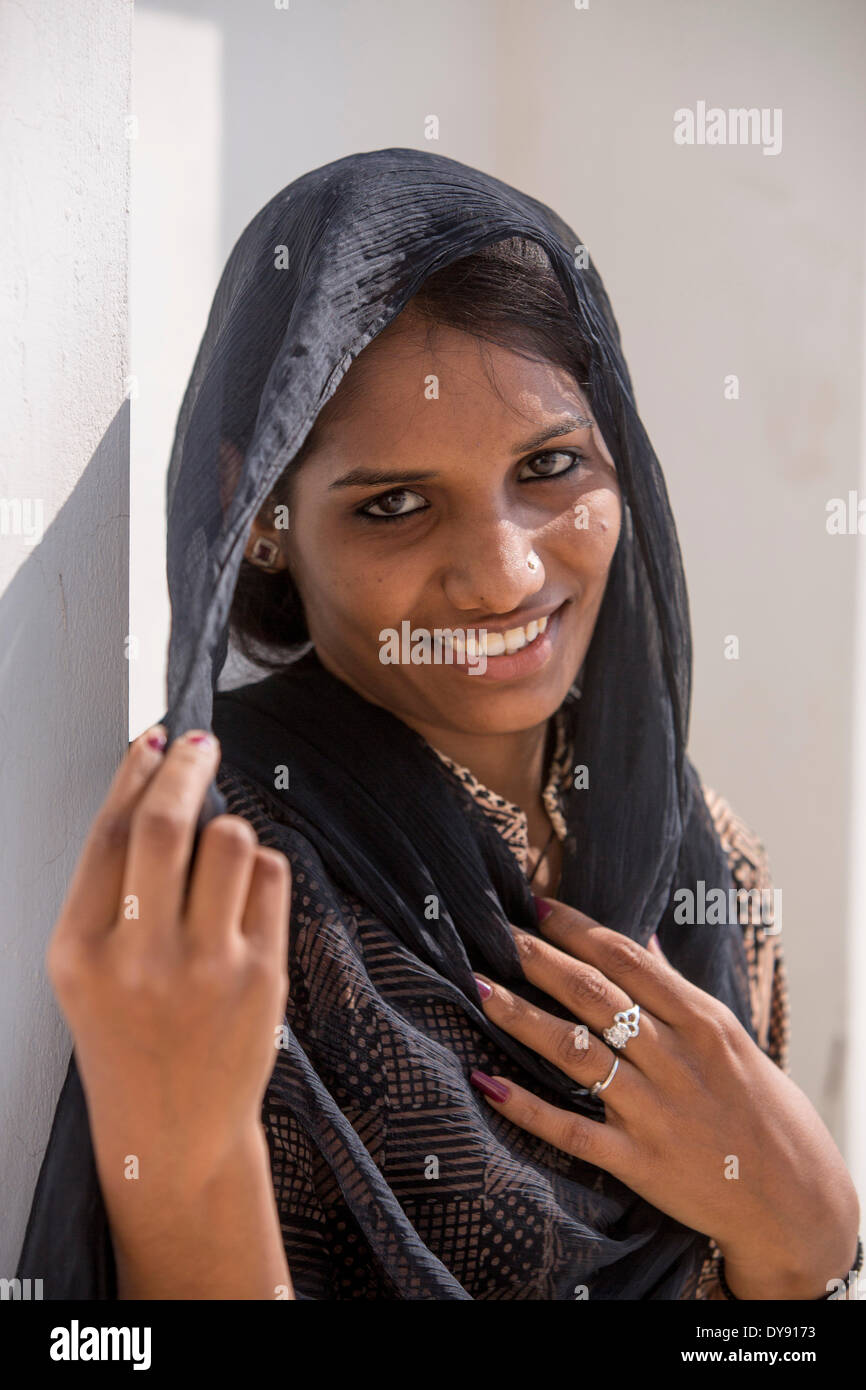 Portrait of an indian woman hi-res stock photography and images - Alamy
