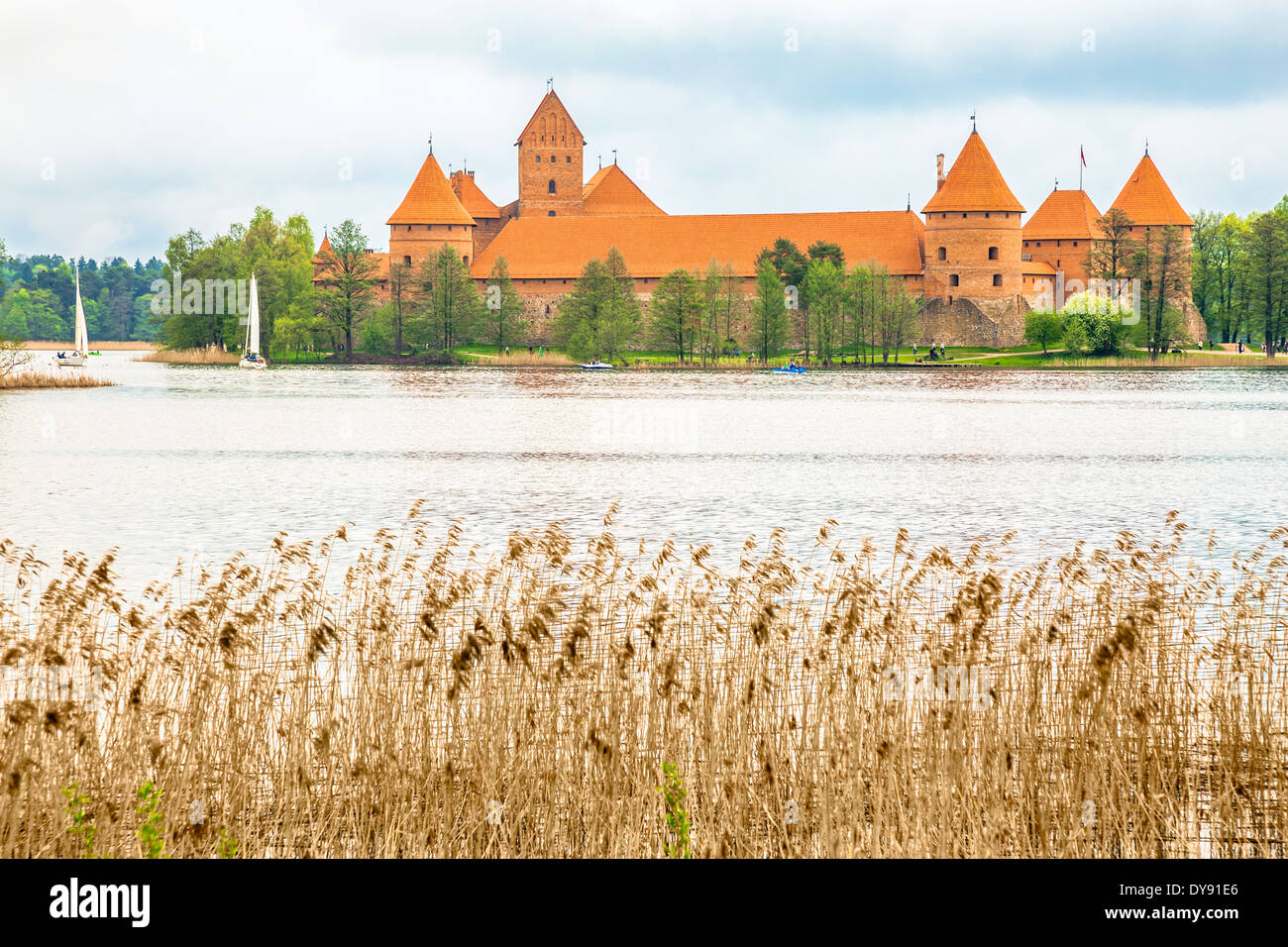 Old castle in the countryside hi-res stock photography and images - Alamy