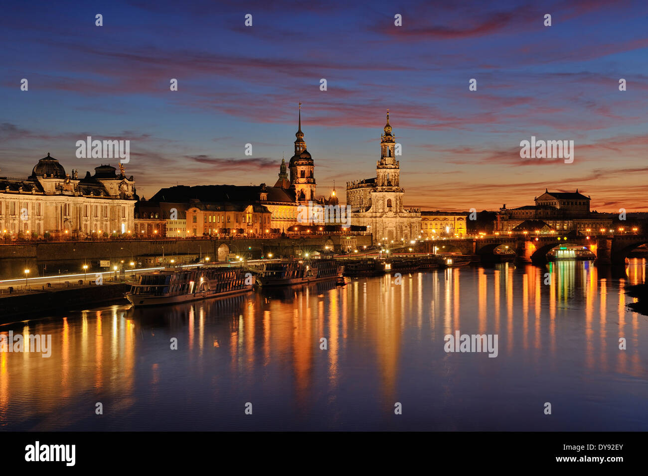 Germany, Saxony, Dresden, view to Elbe river and Dresden skyline at ...