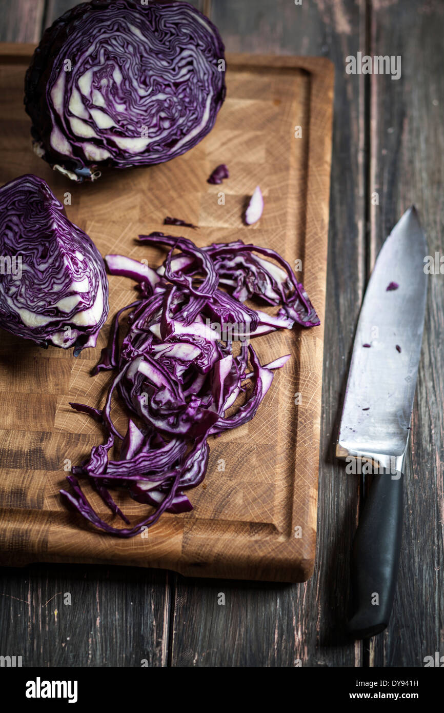 Close up of sliced red cabbage on chopping board and knife Stock Photo ...
