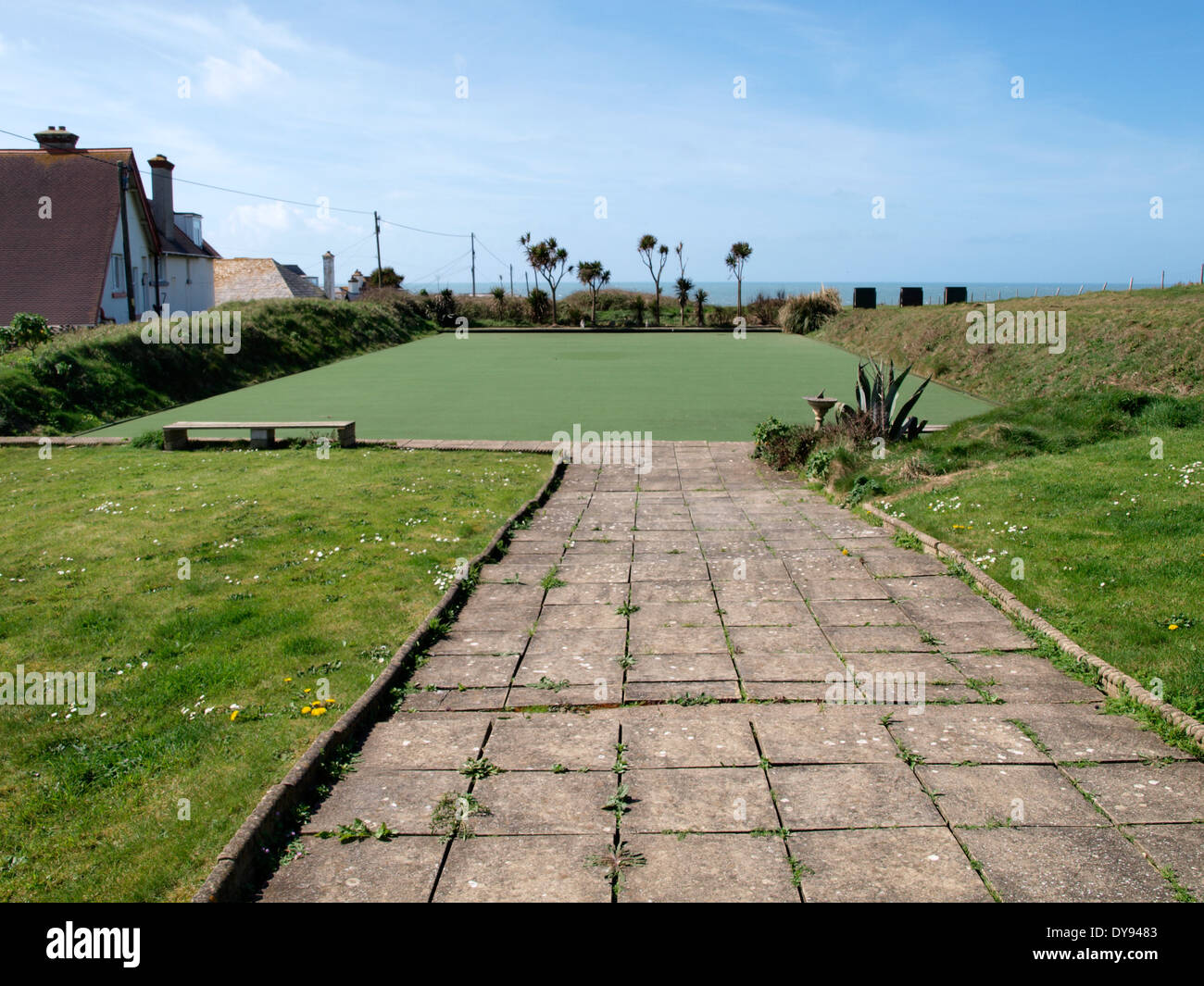 Flat green bowls hi-res stock photography and images - Alamy