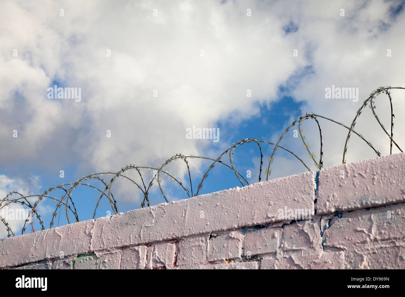 Razor barbed wire hi-res stock photography and images - Alamy