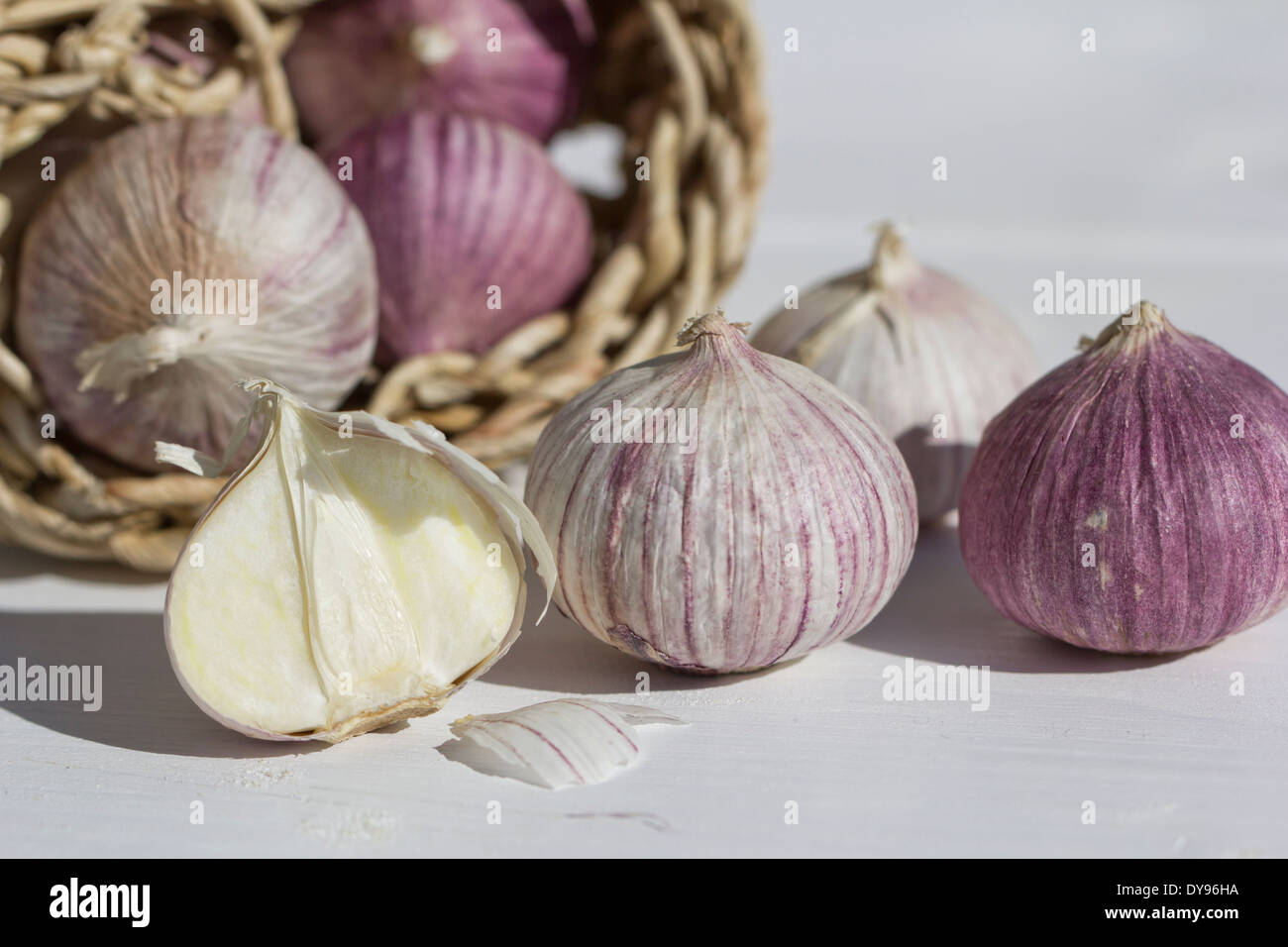 Little basket of garlic bulbs and half of garlic bulb in front Stock ...