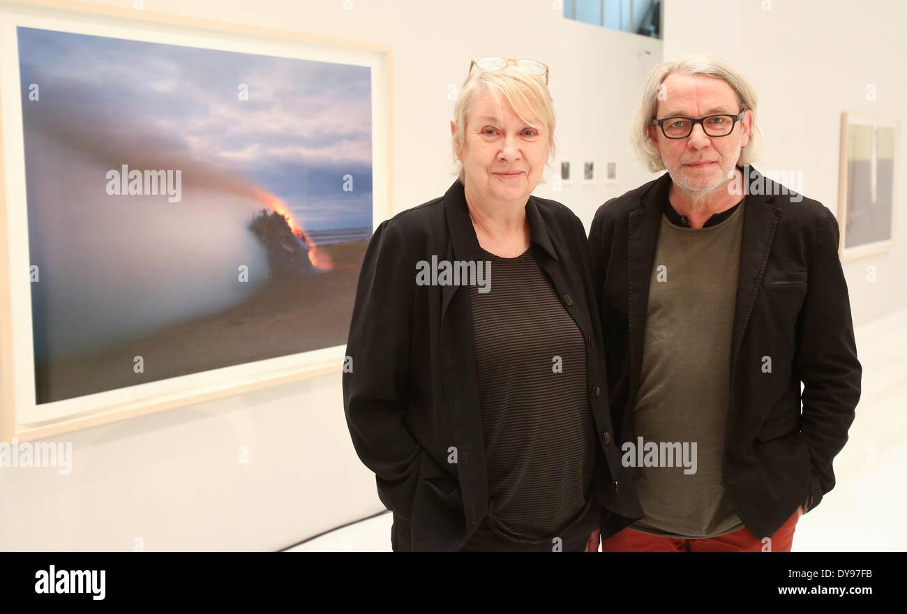 Photographers ute werner mahler pose hi-res stock photography and ...