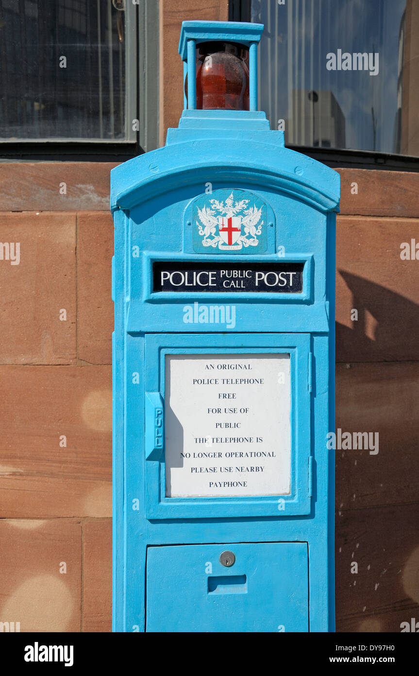 London, England, UK. Metropolitan Police public call post on Queen ...
