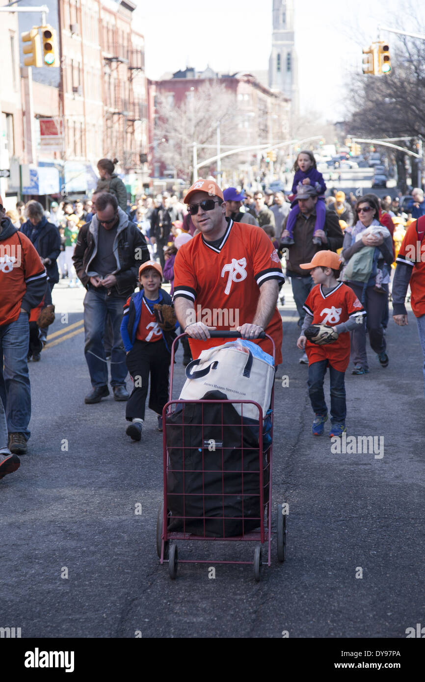 Child baseball team hi-res stock photography and images - Alamy