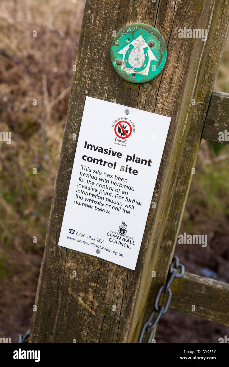 Invasive species sign hi-res stock photography and images - Alamy
