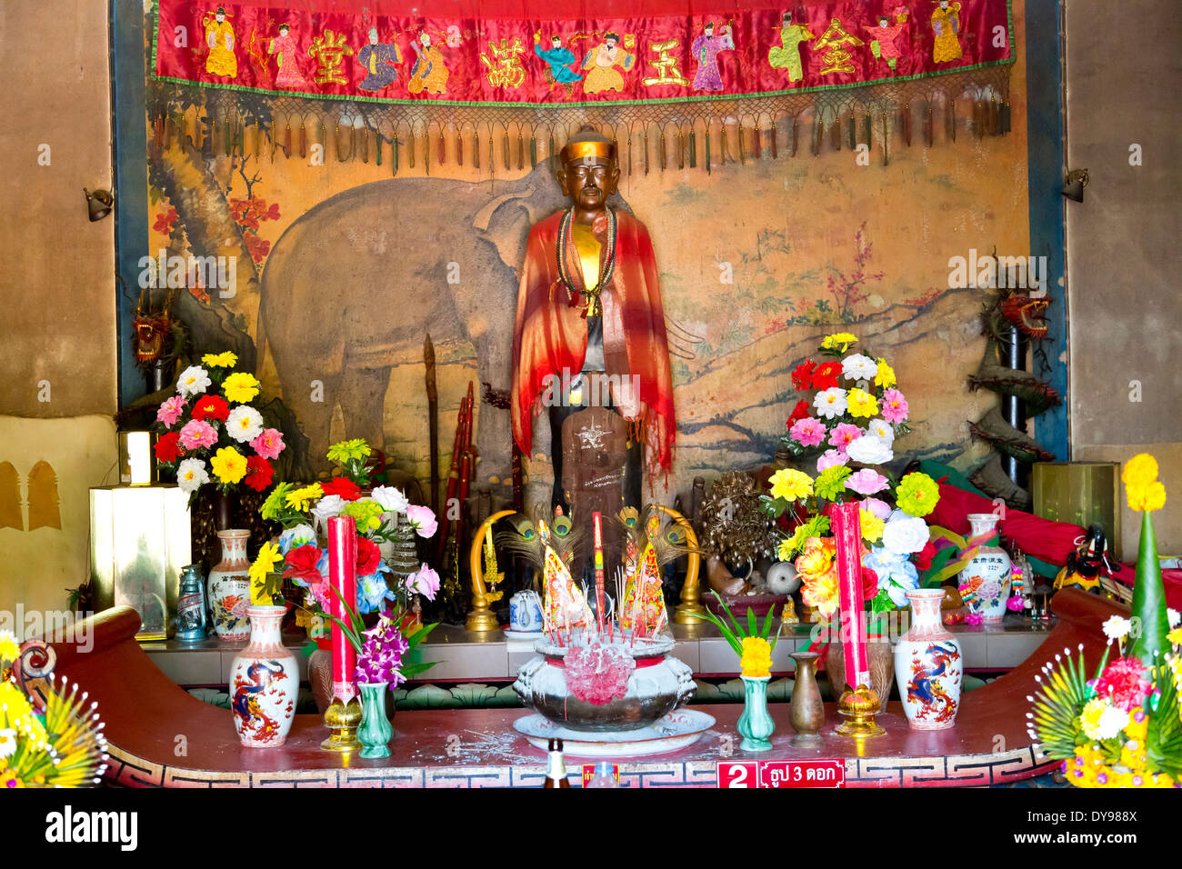 Altar of the Chinese Shrine Chao Po Koh Chang, Thailand Stock Photo - Alamy