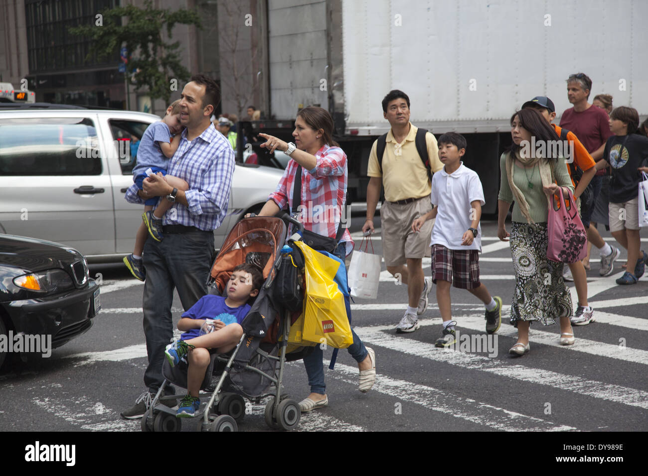 57th street and 5th avenue hi-res stock photography and images - Alamy
