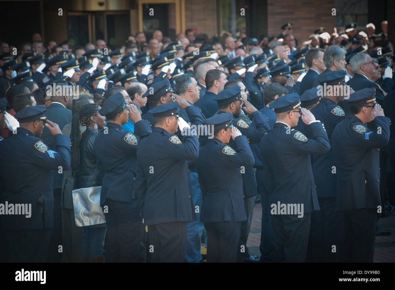 Police Officers Salute Flag Stock Photos & Police Officers Salute Flag ...