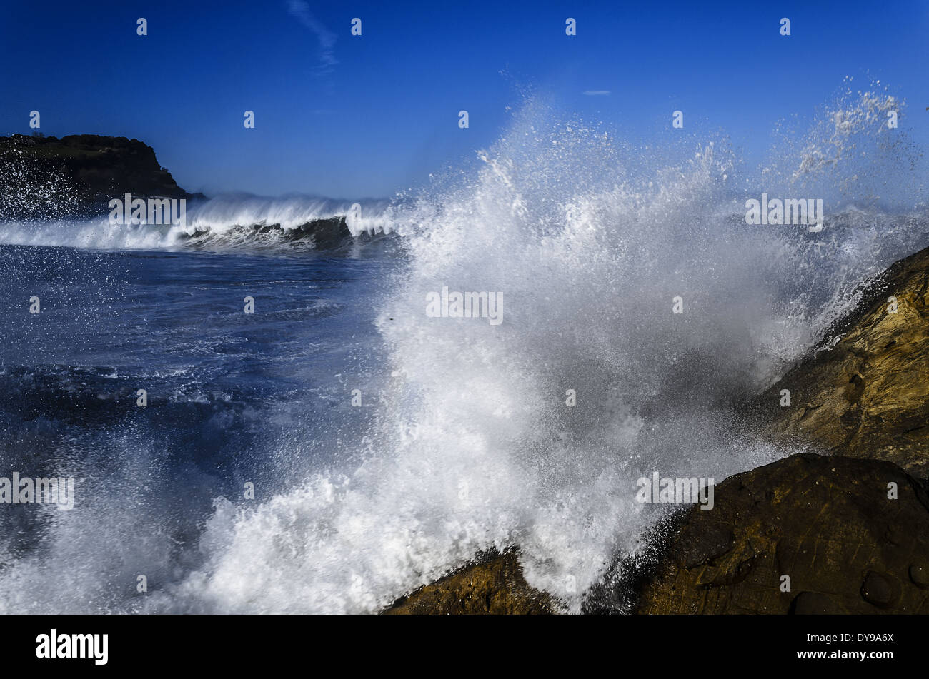 Wave splash water hi-res stock photography and images - Alamy