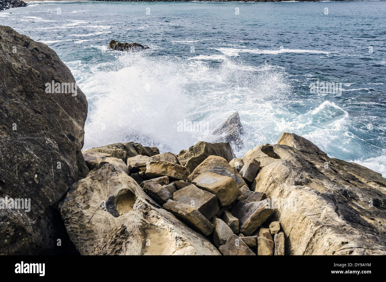 Wave rocks hi-res stock photography and images - Alamy
